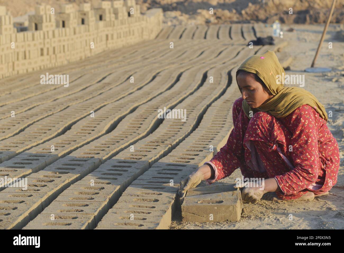 Lahore, Pakistan. 02nd Mar, 2021. Pakistani female labourer makes clay ...
