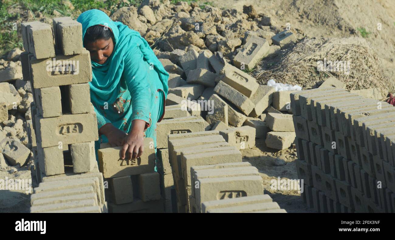 Lahore, Pakistan. 02nd Mar, 2021. Pakistani female labourer makes clay ...