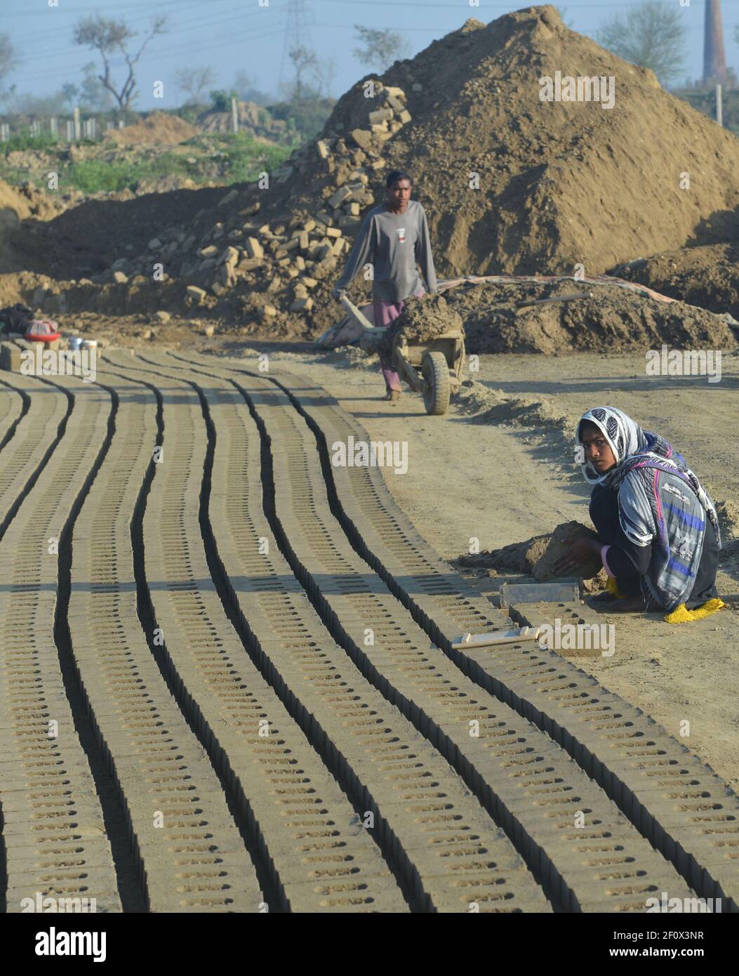 Lahore, Pakistan. 02nd Mar, 2021. Pakistani female labourer makes clay ...