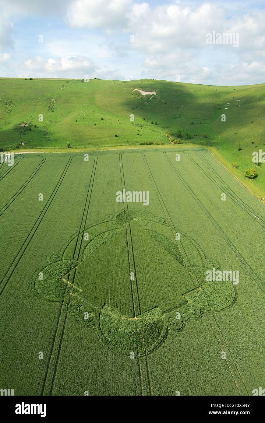 Milk hill crop circle hi-res stock photography and images - Alamy