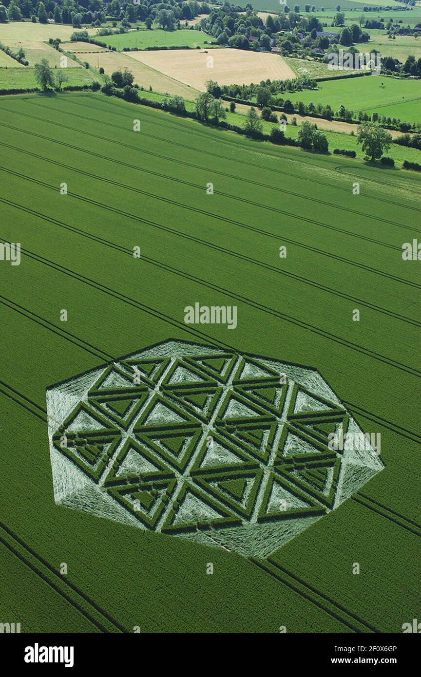 CROP CIRCLE, WINDMILL HILL, WILTS. JUNE 2005 Stock Photo - Alamy