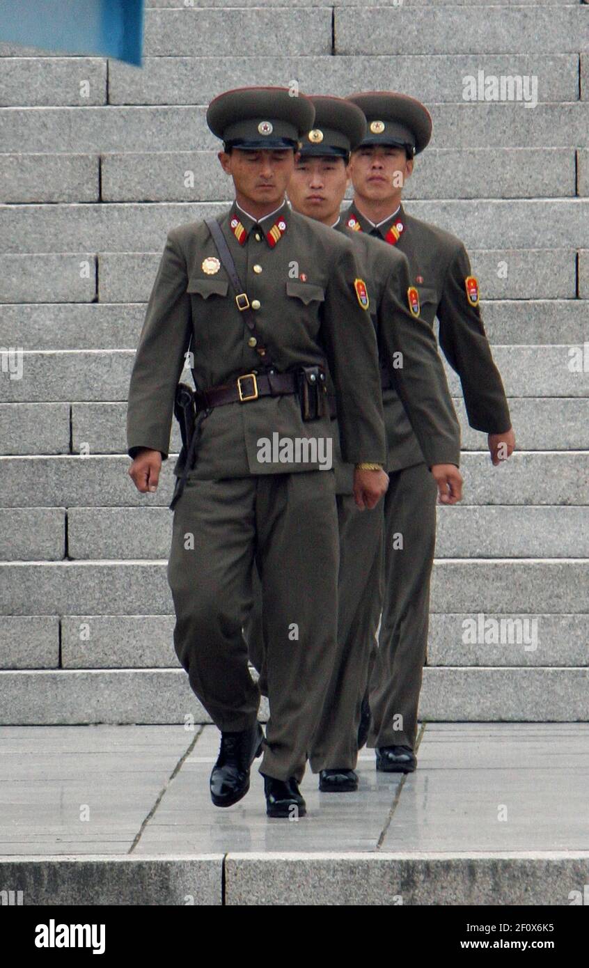 6 June 2008 - Paju, South Korea - Soldiers on gaurd as Finland's Prime ...