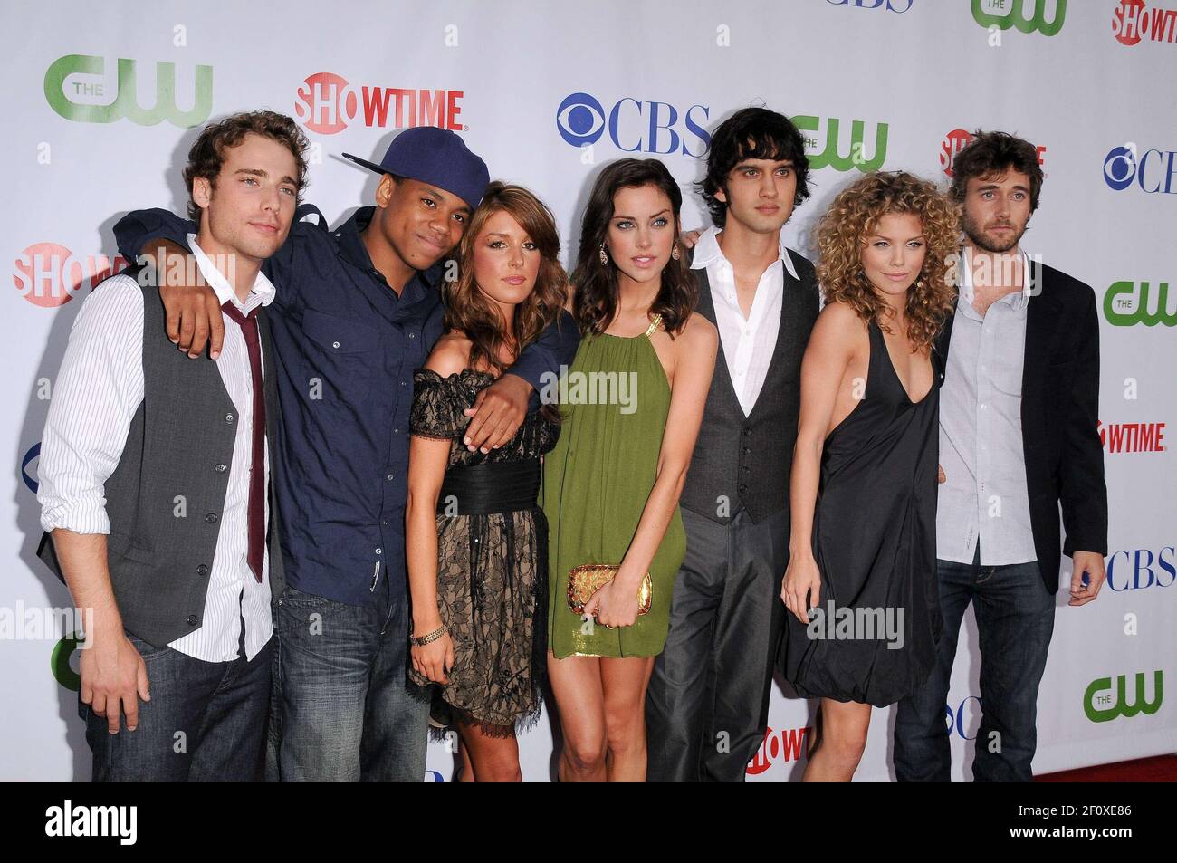 Dustin Milligan And Shenae Grimes