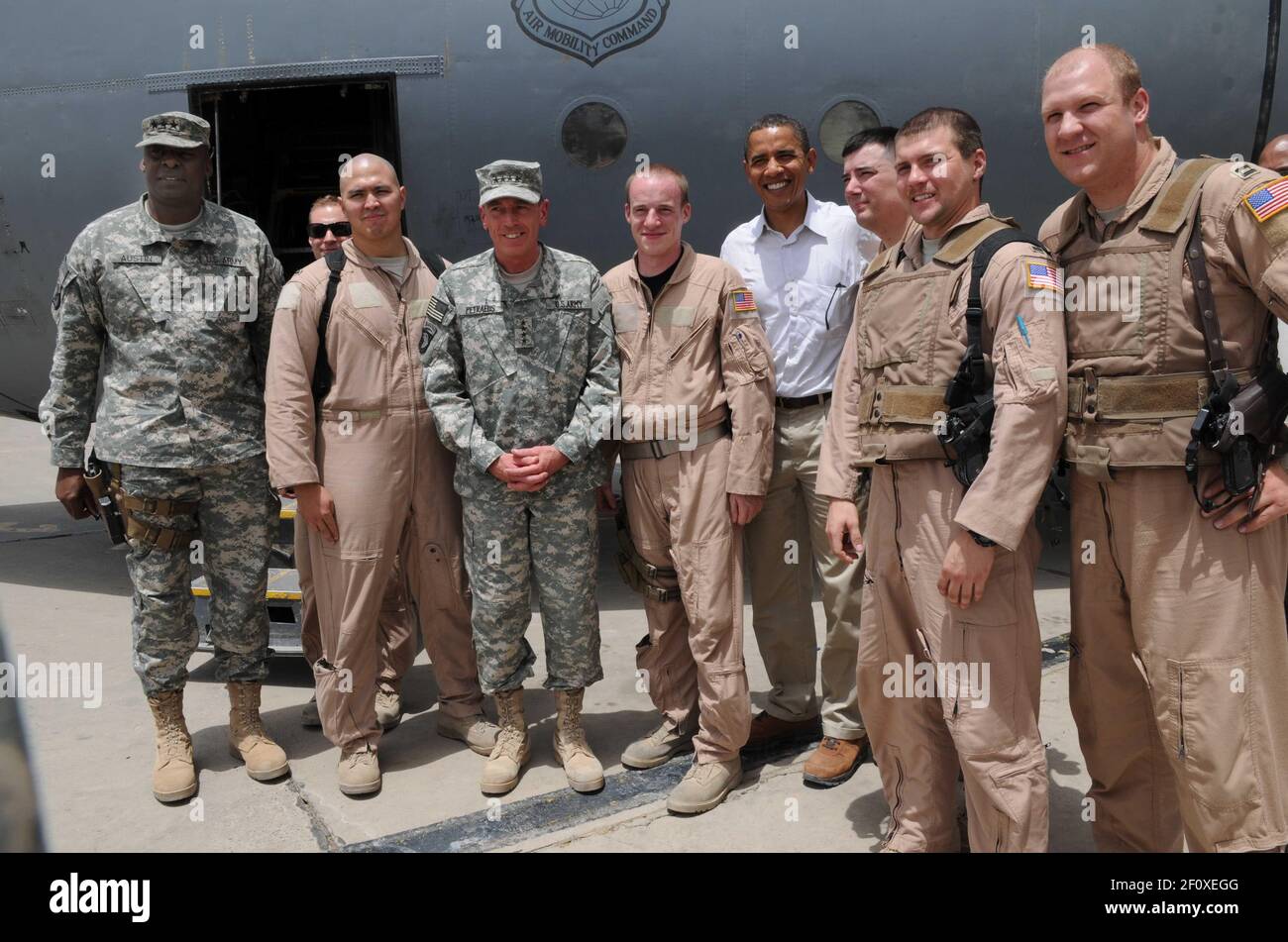 21 July 2008- Baghdad, Iraq- U.S. Army Lt. Gen. Lloyd Austin, left, Gen ...