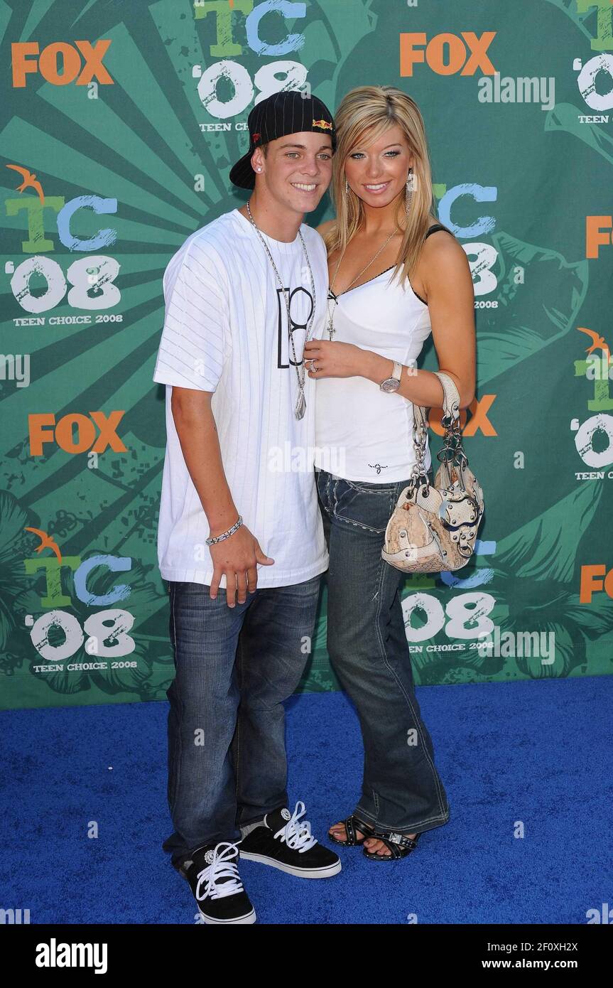 Ryan Sheckler And Girlfriend Kissing