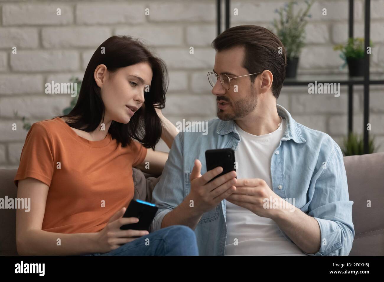 Two people holding files hi-res stock photography and images - Alamy