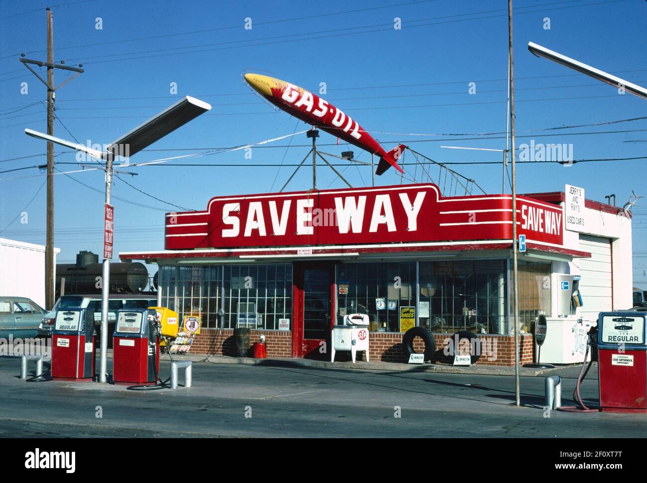 1970s save way gas station hi-res stock photography and images - Alamy