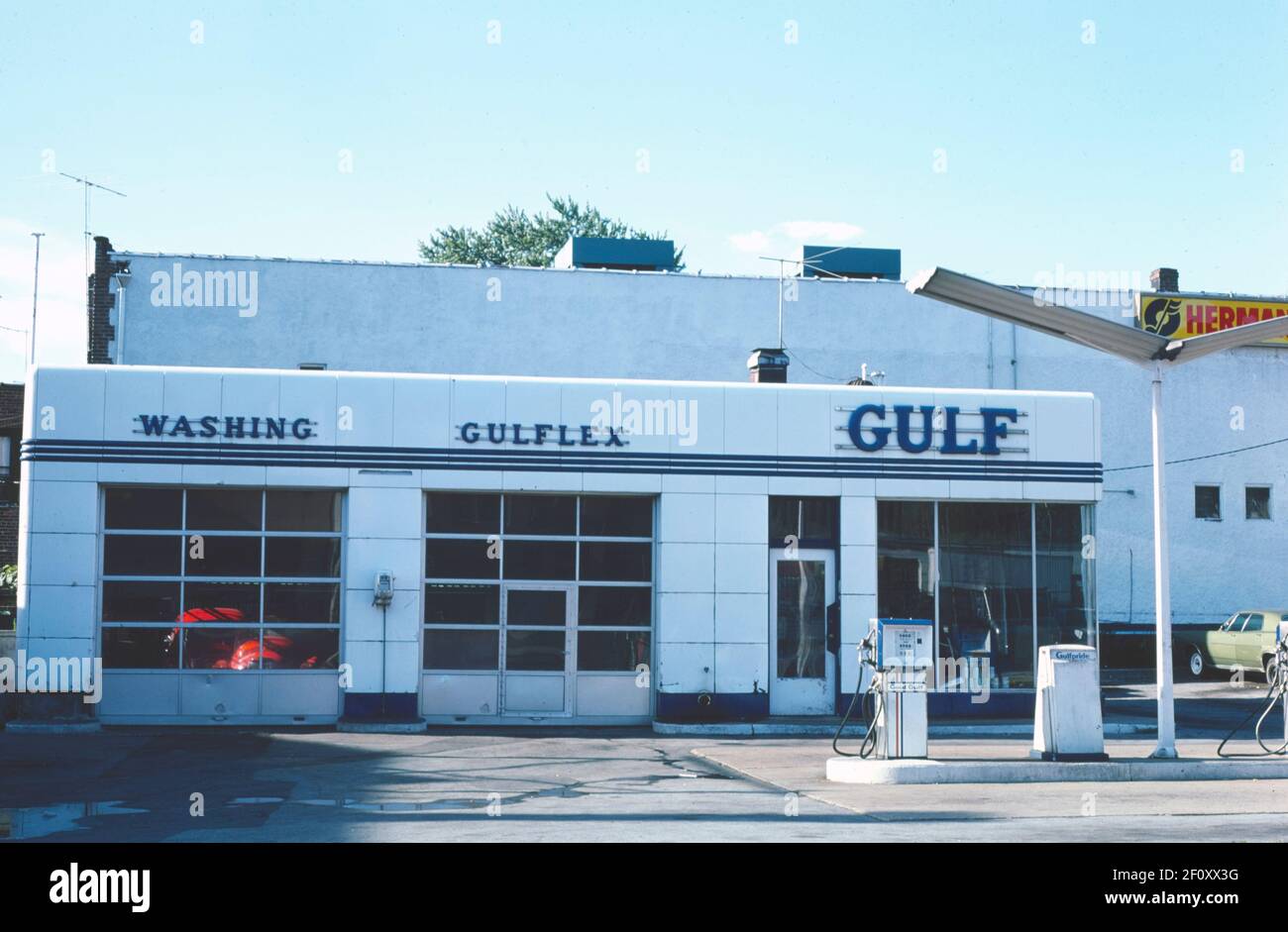 Archival gulf gas station hi-res stock photography and images - Alamy
