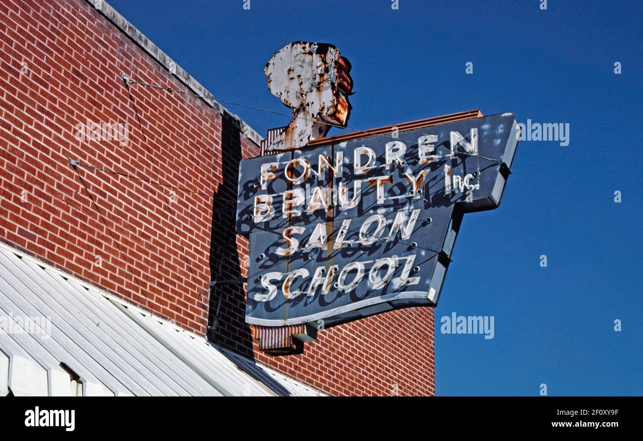 Fondren beauty salon school hi-res stock photography and images - Alamy