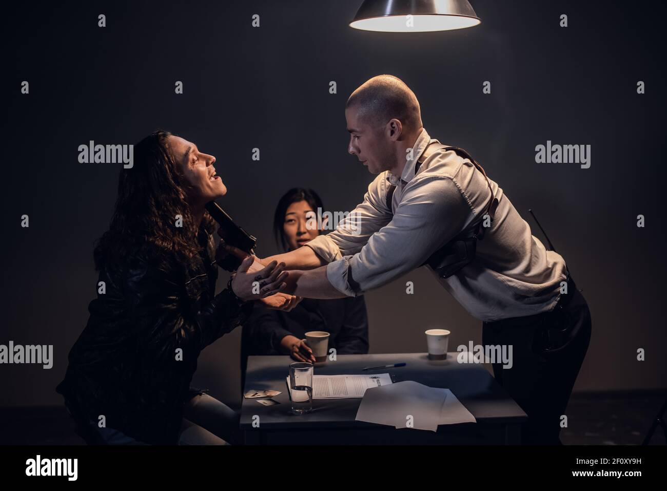 A police investigator beats up an arrested man without witnesses to get ...