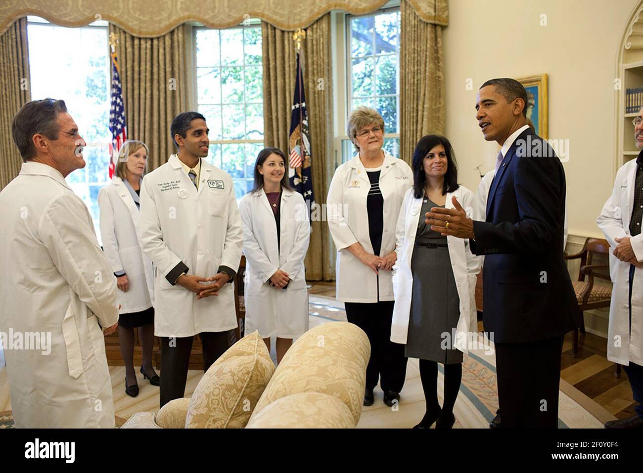 Barack obama with doctors hi-res stock photography and images - Alamy