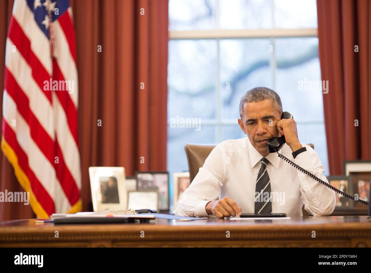 Barack obama desk working hi-res stock photography and images - Alamy