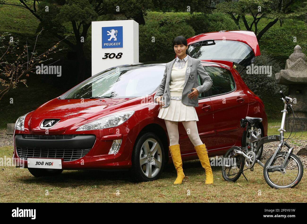 22 October 2008 - Seoul, South Korea - South Korean model poses with the Peugeot 308SW HDi and ...