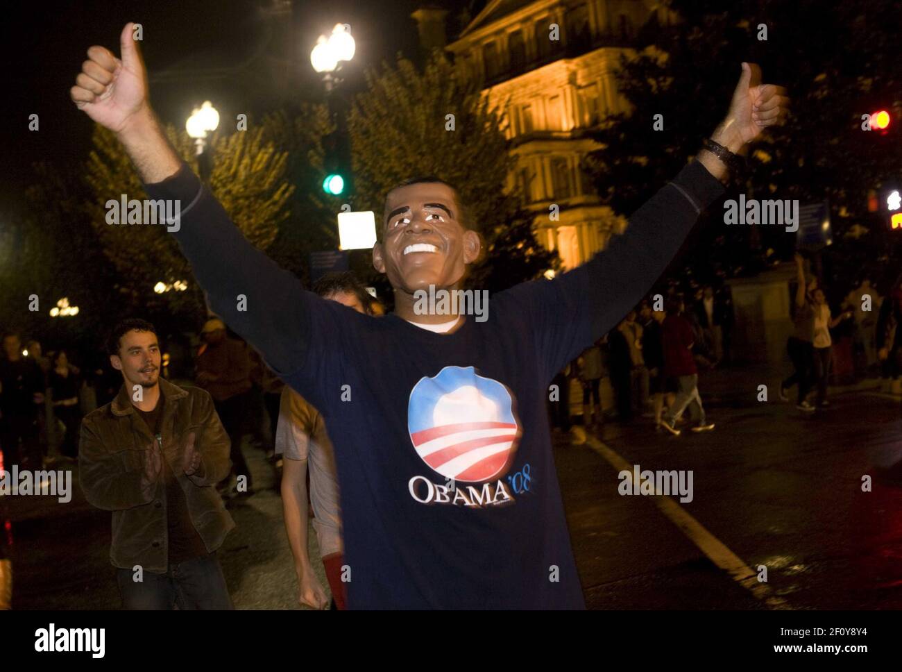 4 November 2008 Ã Washington, D.C. Ã Crowds pour out onto the streets ...