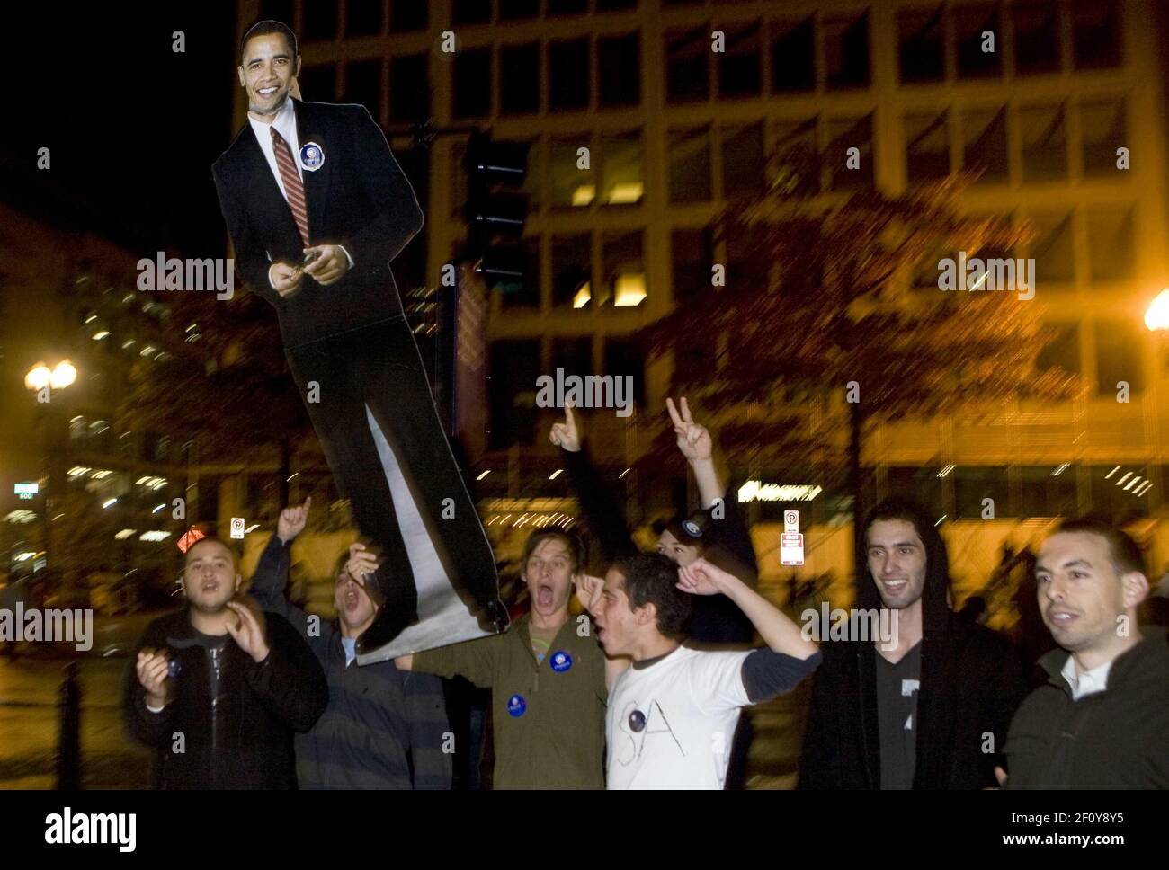 4 November 2008 Ã Washington, D.C. Ã Crowds pour out onto the streets ...