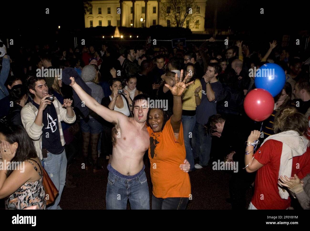 4 November 2008 Ã Washington, D.C. Ã Crowds pour out onto the streets ...