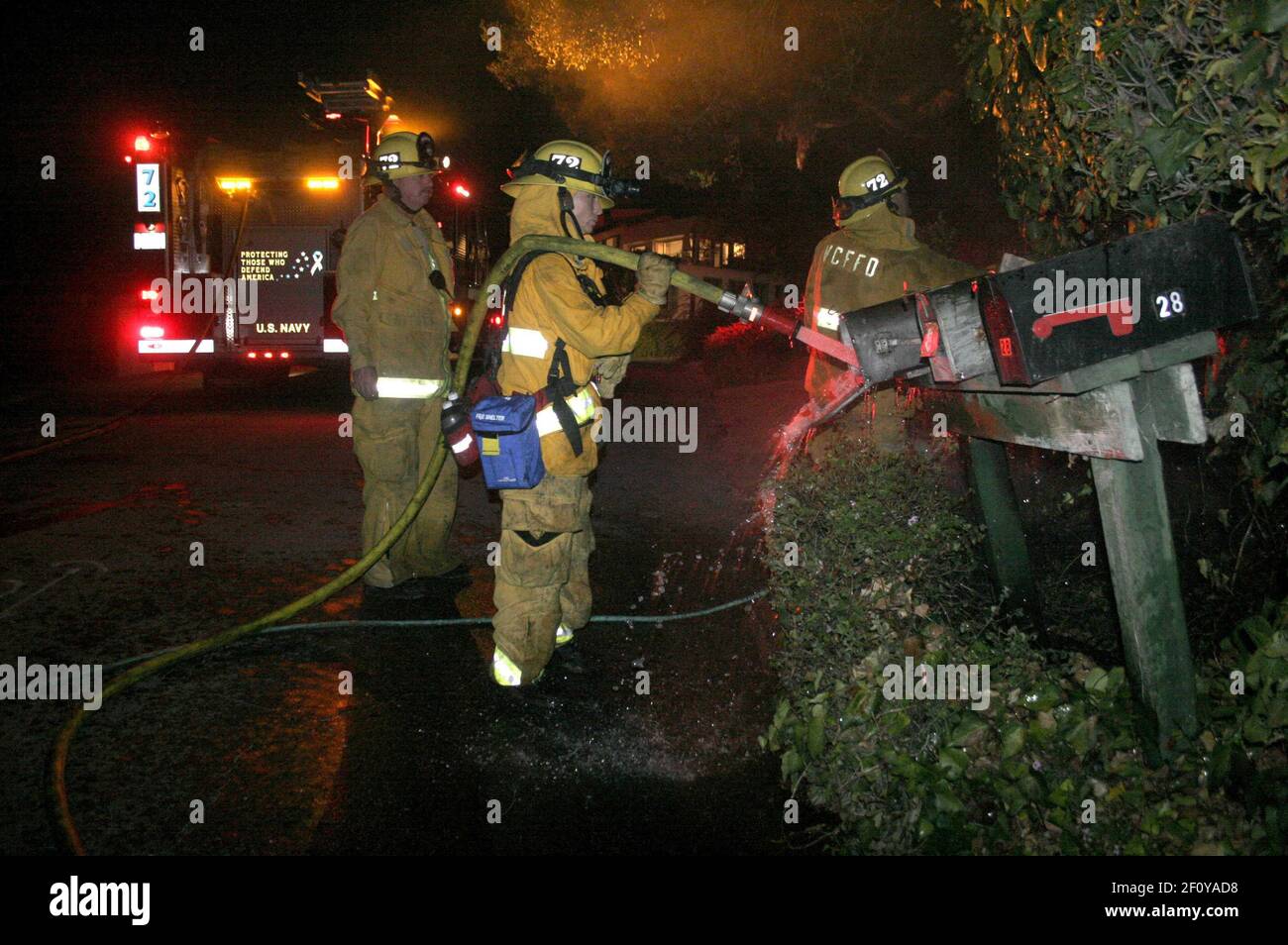 13 November 2008 - Santa Barbara, CA - Federal Fire Fighters from ...