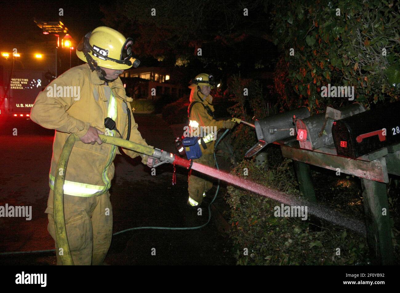 13 November 2008 - Santa Barbara, CA - Federal Fire Fighters from ...
