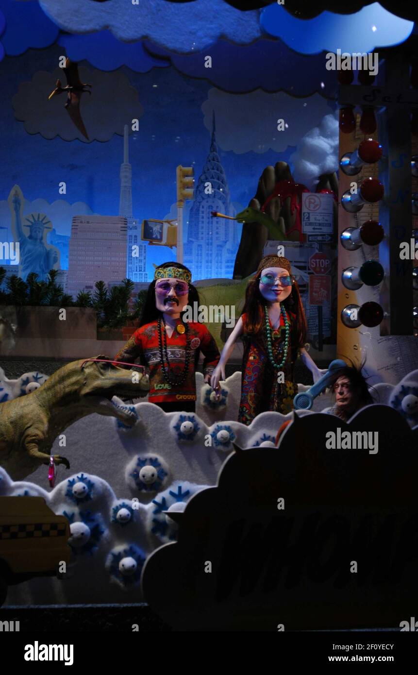 1 December 2008 - New York, NY - Saks Fifth Avenue. Window displays and ...