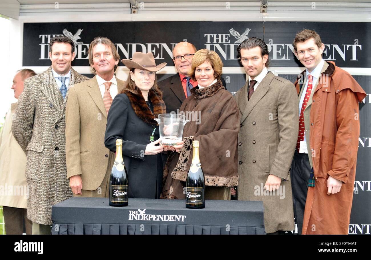 RACING AT CHELTENHAM. THE INDEPENDENT NEWSPAPER NOVICES CHASE. 16/11 ...