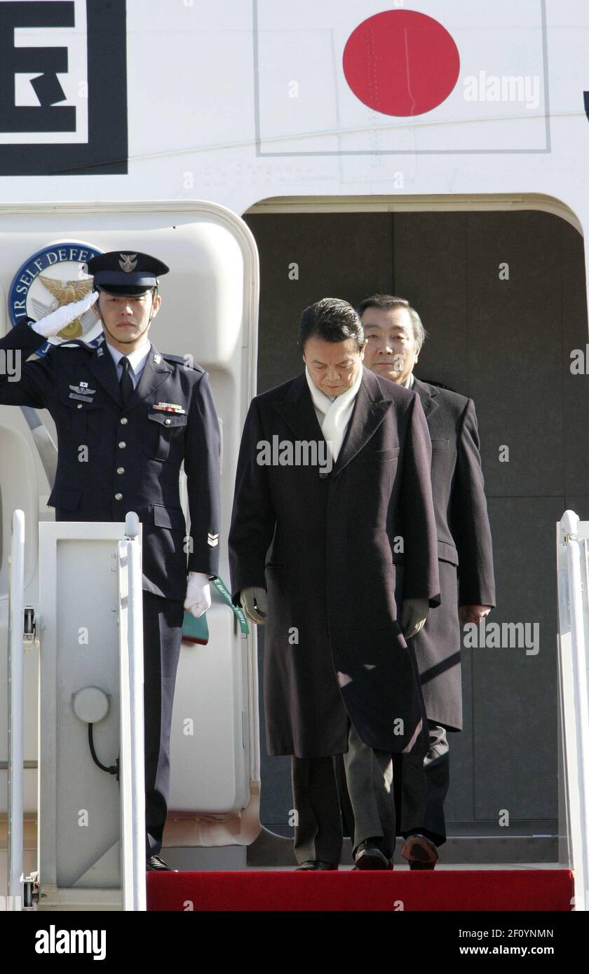 11 JANUARY 2009 - SEOUL, SOUTH KOREA : Japanese Prime Minister Taro Aso ...