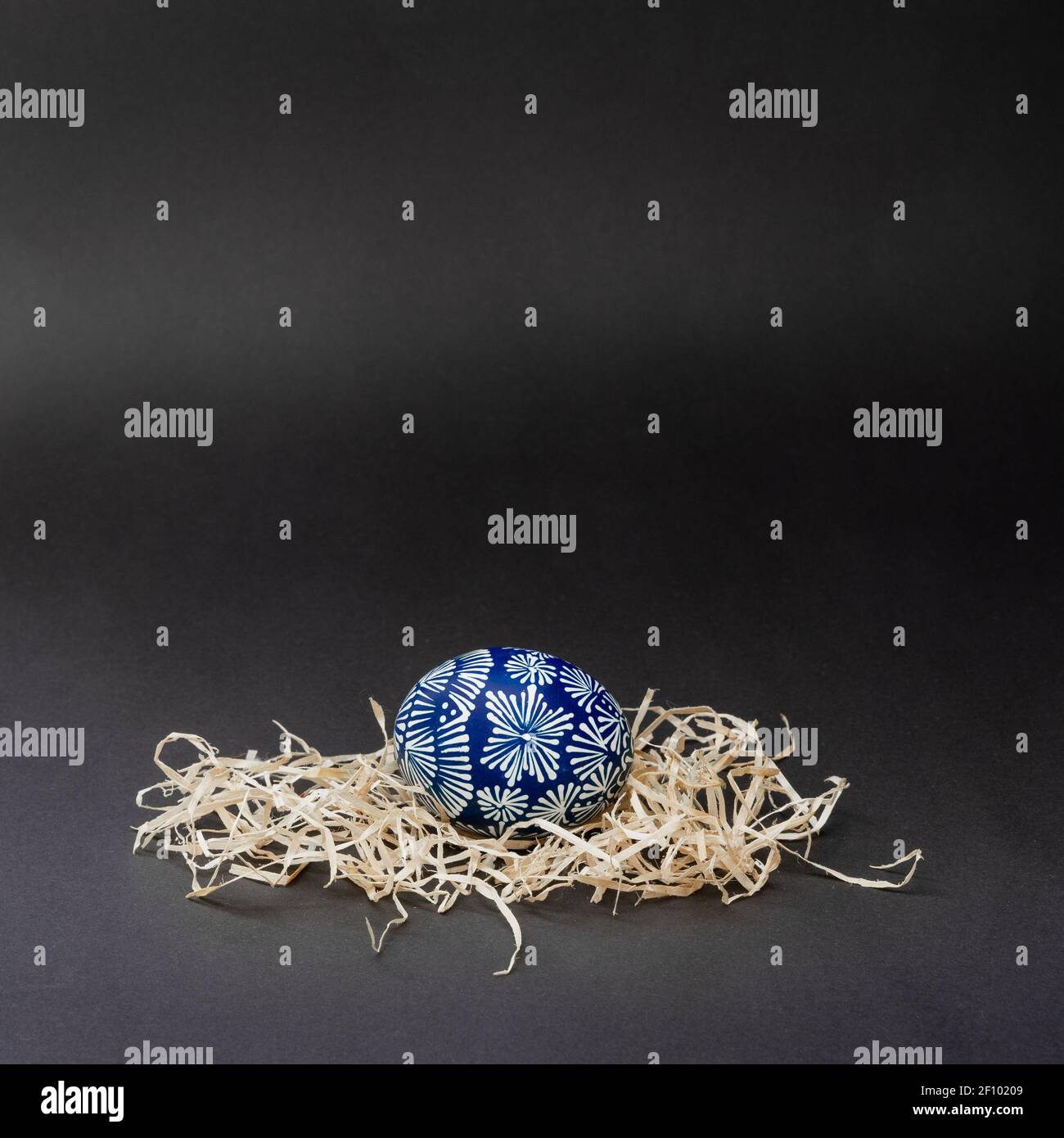 Geometric easter egg hi-res stock photography and images - Alamy