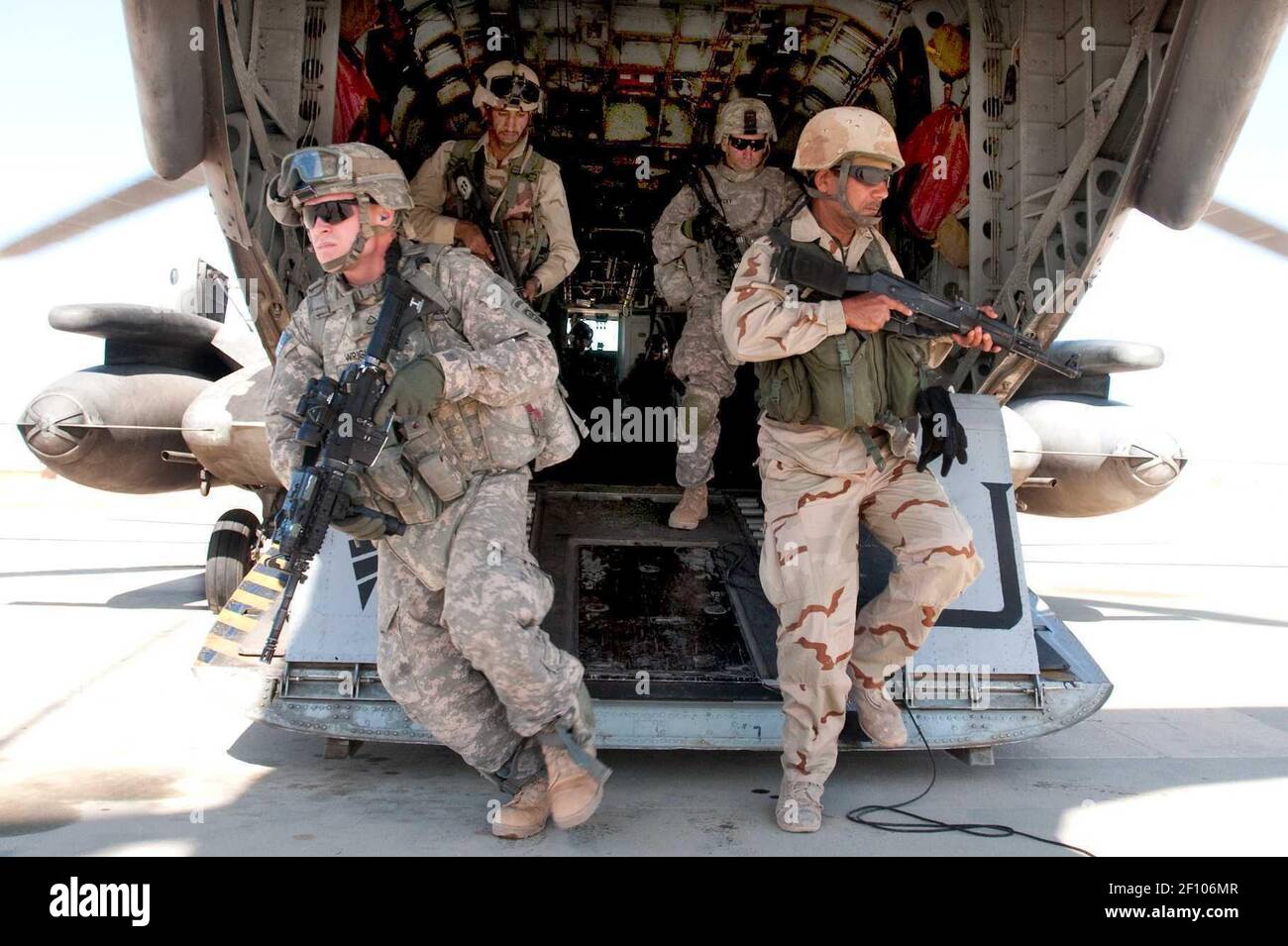 15 November 2009 - Anbar Province, Iraq - U.S. Army paratroopers and ...