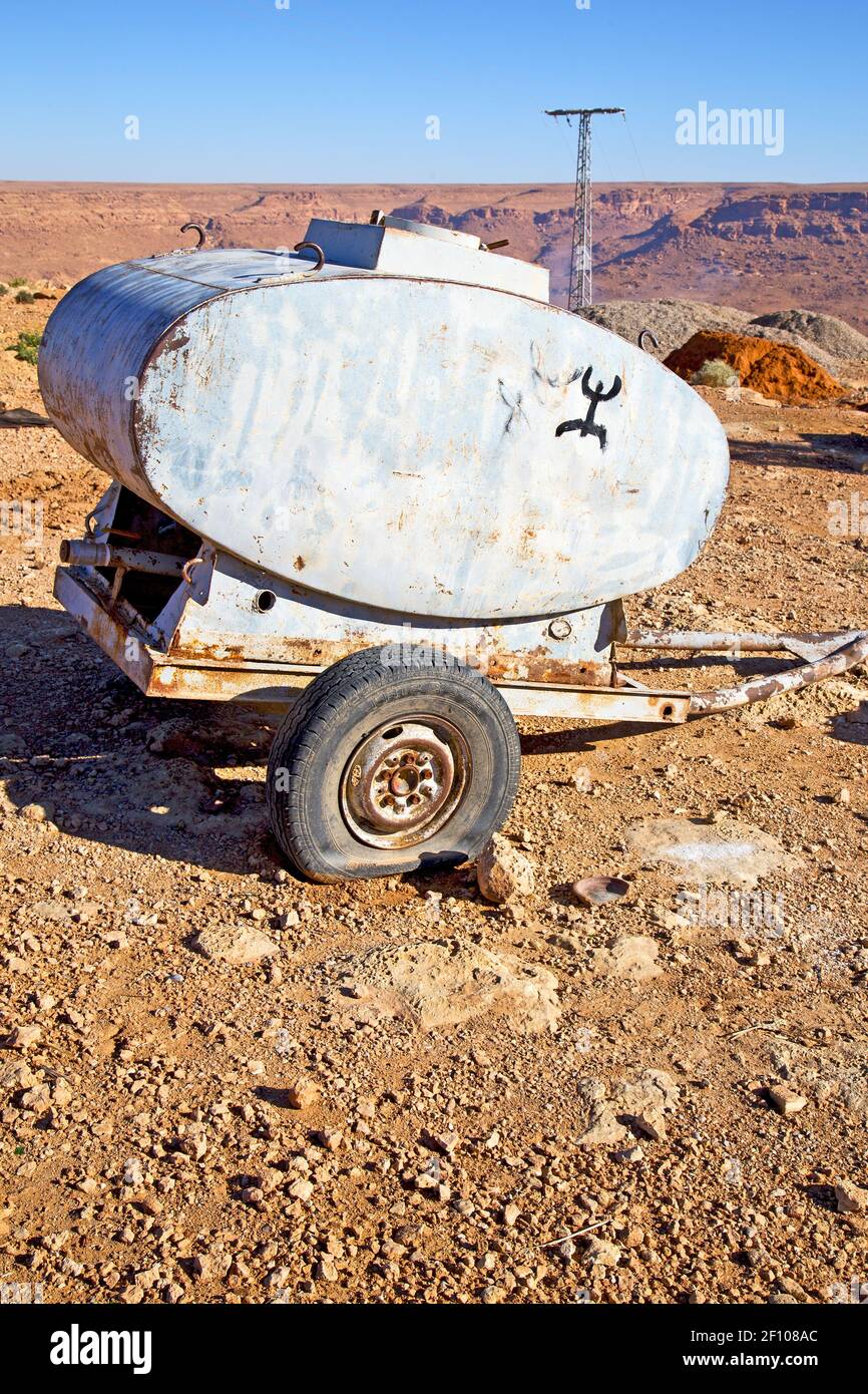 Water tank in morocco utility pole l weel and arid Stock Photo - Alamy