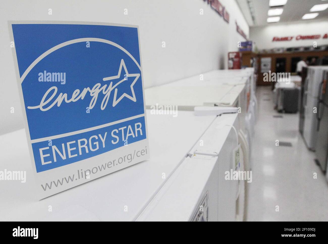 23 April 2009 - Commack, NY - Energy Star signage sits on appliances at ...