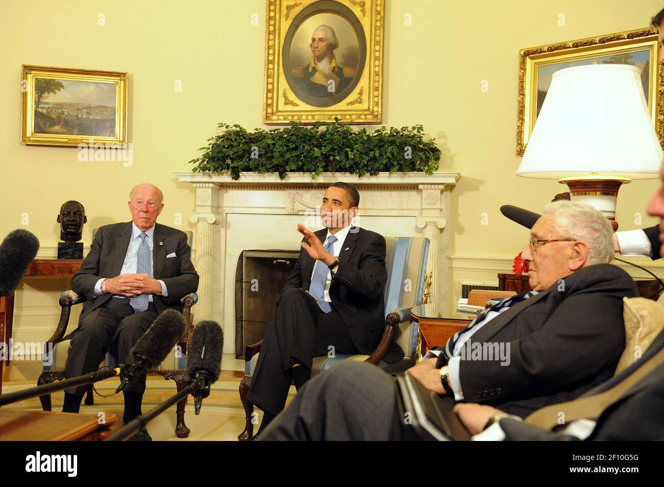 19 May 2009 - Washington, D.C. - US President Barack Obama (C) meets ...