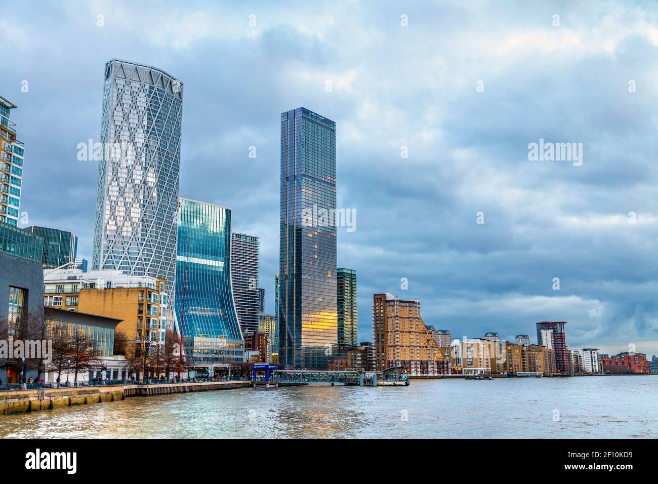 New skyscrapers in Canary Wharf - residential Newfoundland Quay tower ...