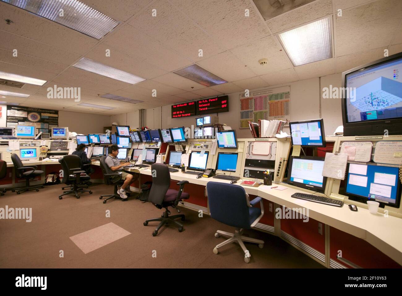 Working in shifts hi-res stock photography and images - Alamy