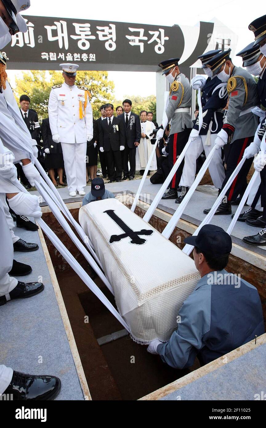 23 August 2009 - Seoul, South Korea - South Korean honor guard soldiers ...