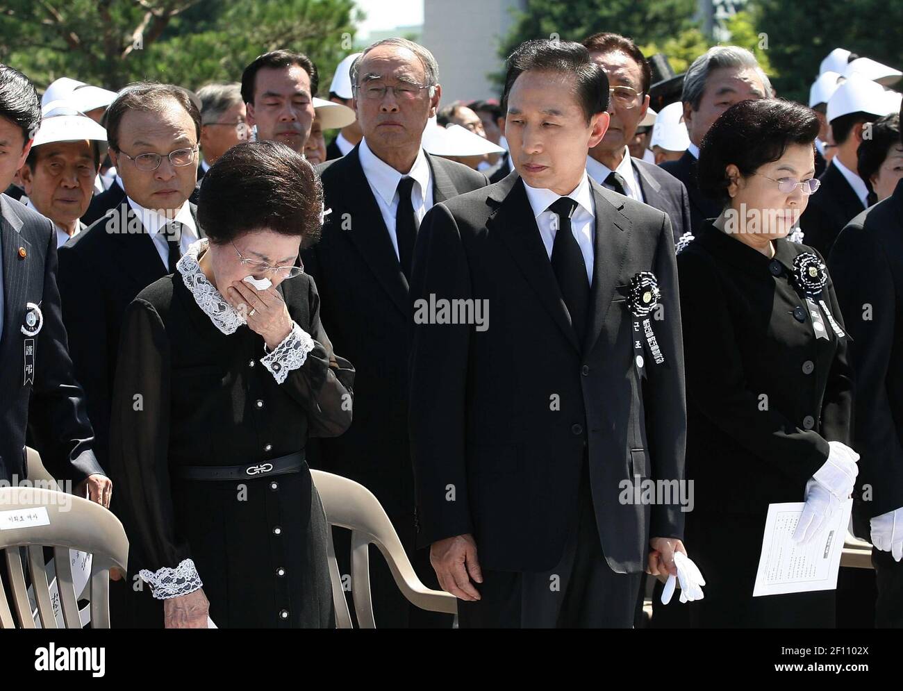 23 August 2009 - Seoul, South Korea - Lee Hee-ho (Left), widow of the ...