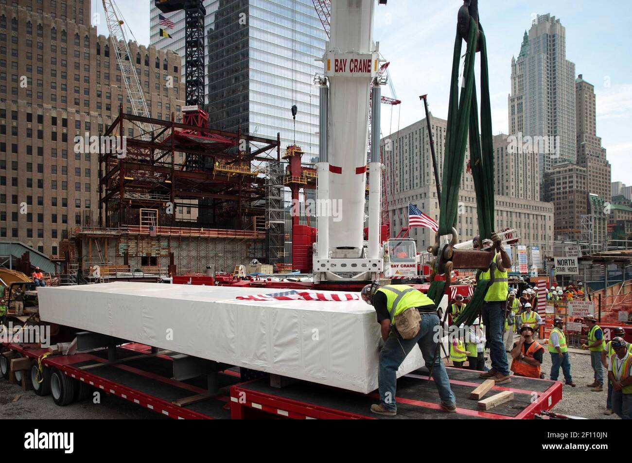 24 August 2009 - New York, NY - Construction workers secure the last ...