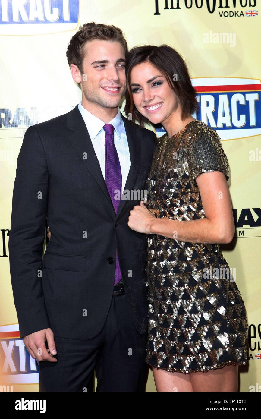 Jessica Stroup And Dustin Milligan Dating