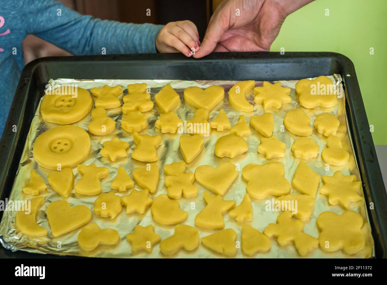 Raw cookie dough shapes hi-res stock photography and images - Alamy