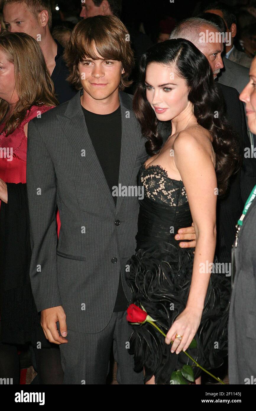 Megan Fox Ve Johnny Simmons