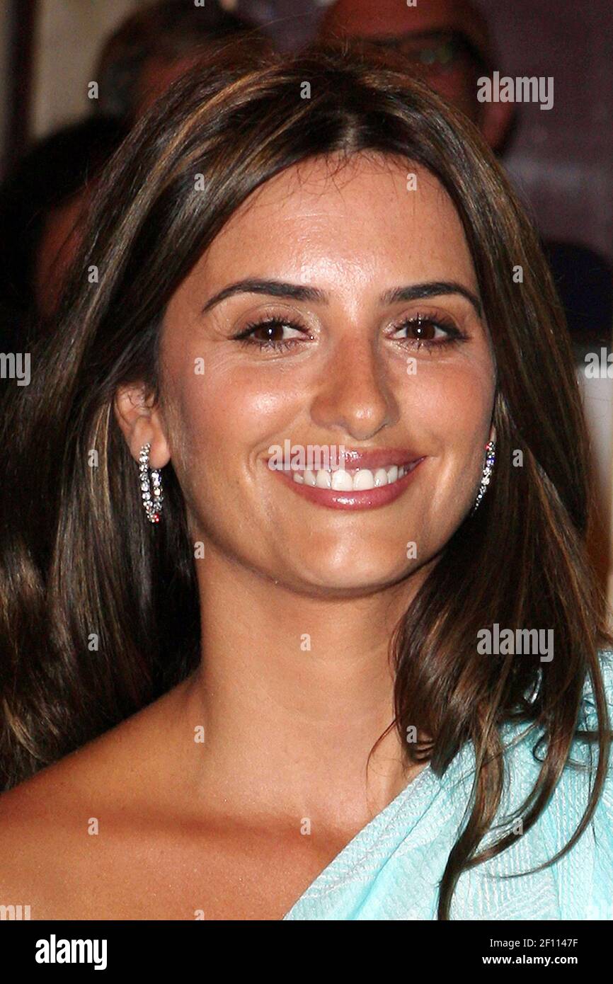 10 September 2009- Toronto, Canada- Actress Penelope Cruz arrives for ...