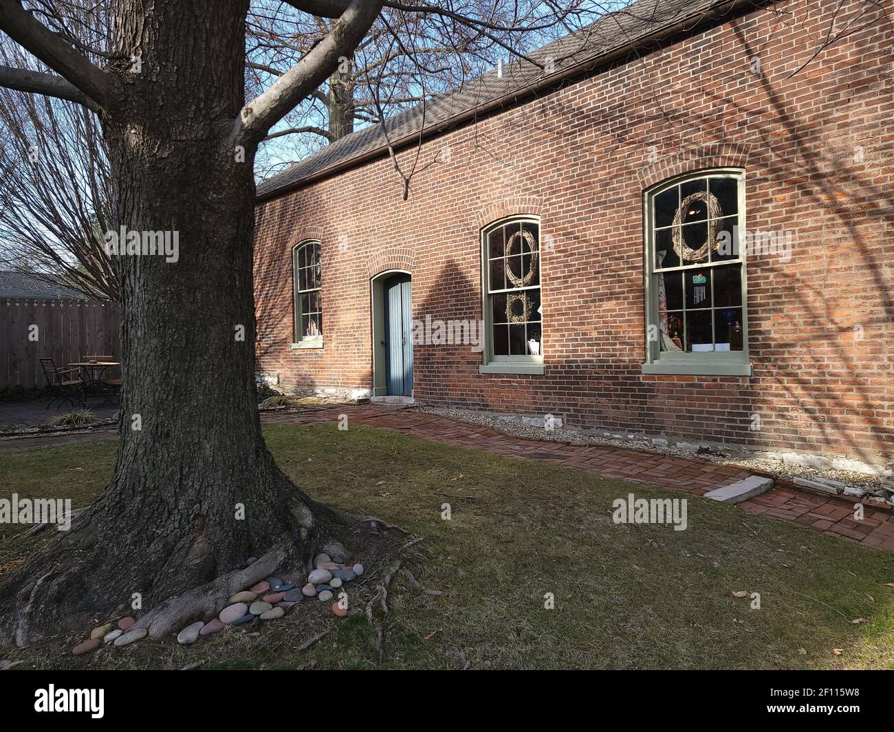 Old brick building Stock Photo - Alamy