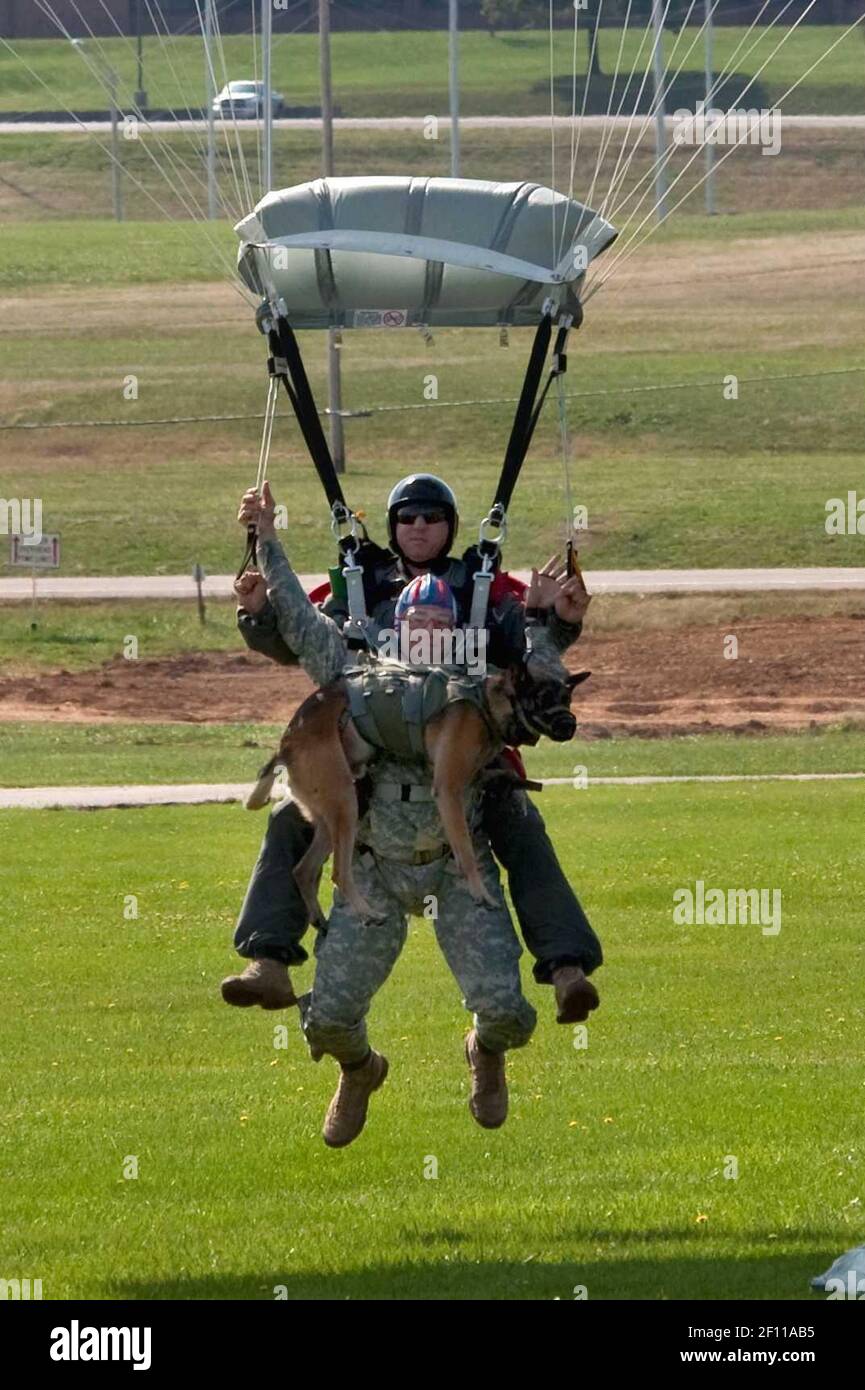 18 September 2009 - Fort Leonard Wood, Missouri - U.S. Army 1st Sgt ...