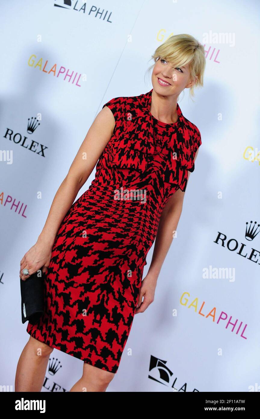 Jenna Elfman Pics