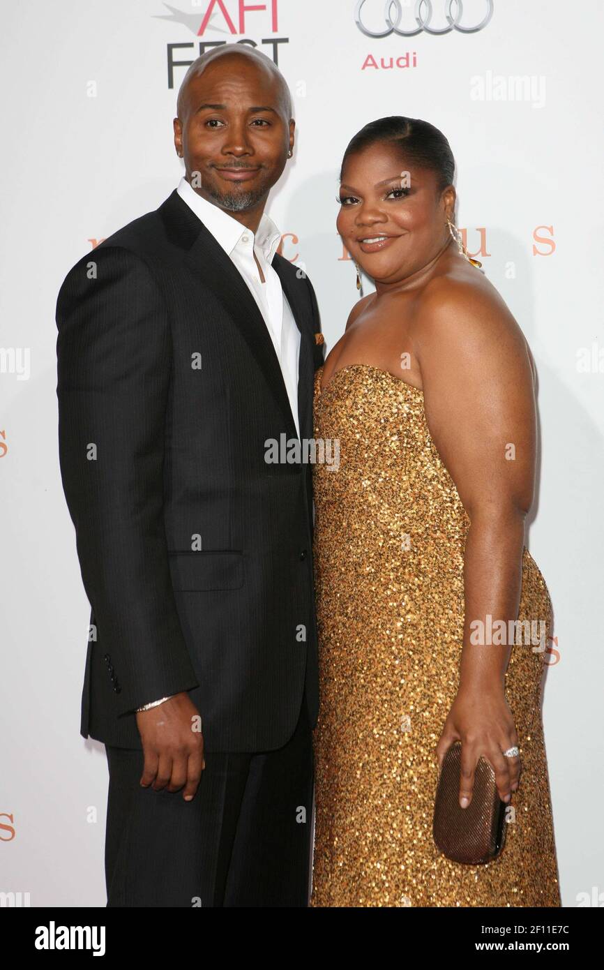 01 November 2009- Hollywood, California- Mo'Nique arrives at the ...