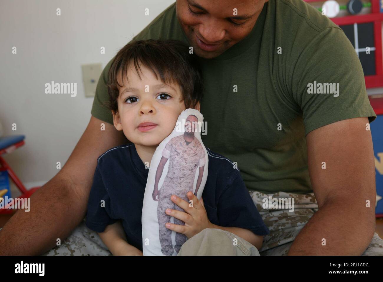 07 November 2009 - Alexandria, VA - Operation Hug-A-Hero is an ...