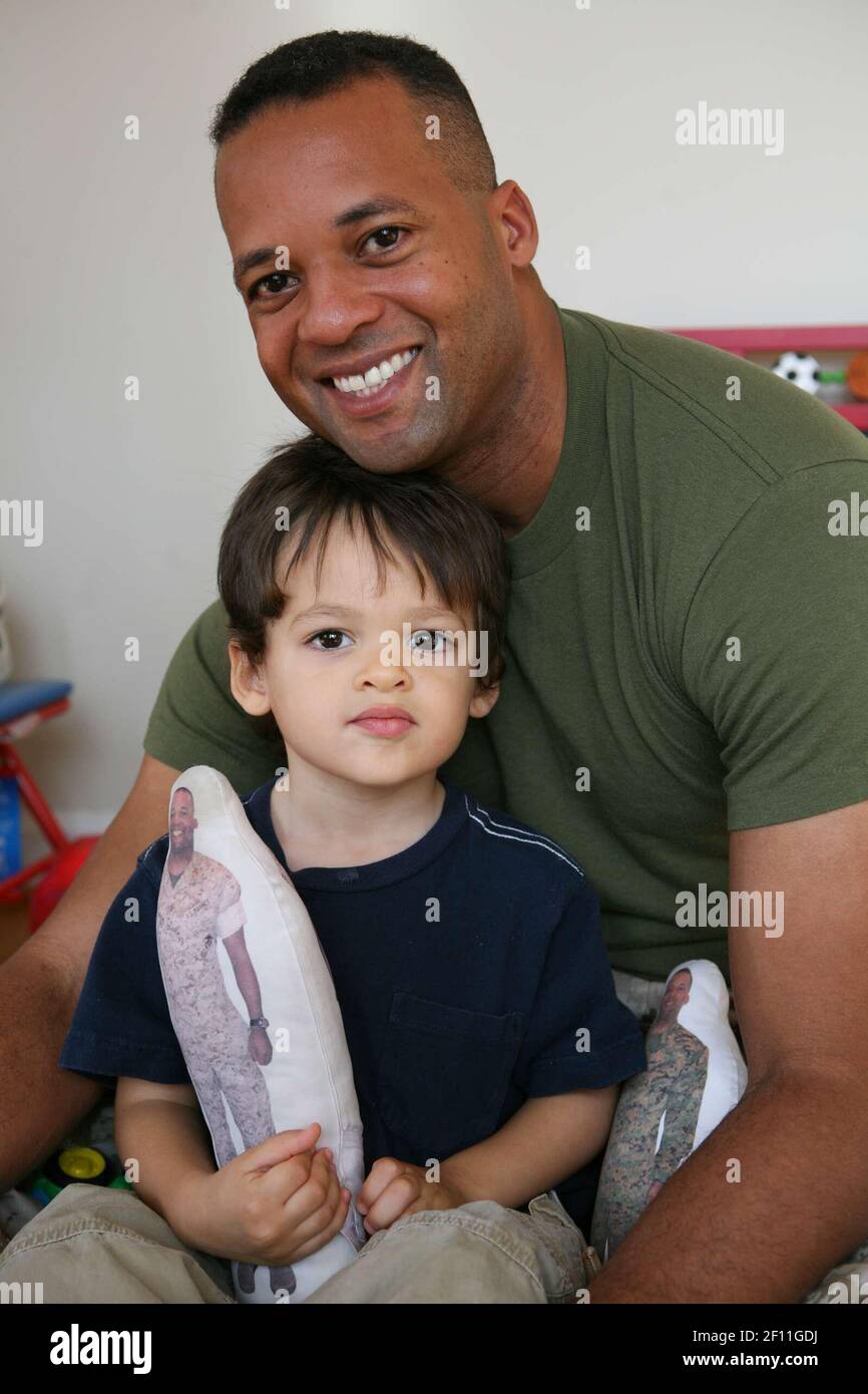 07 November 2009 - Alexandria, VA - Operation Hug-A-Hero is an ...