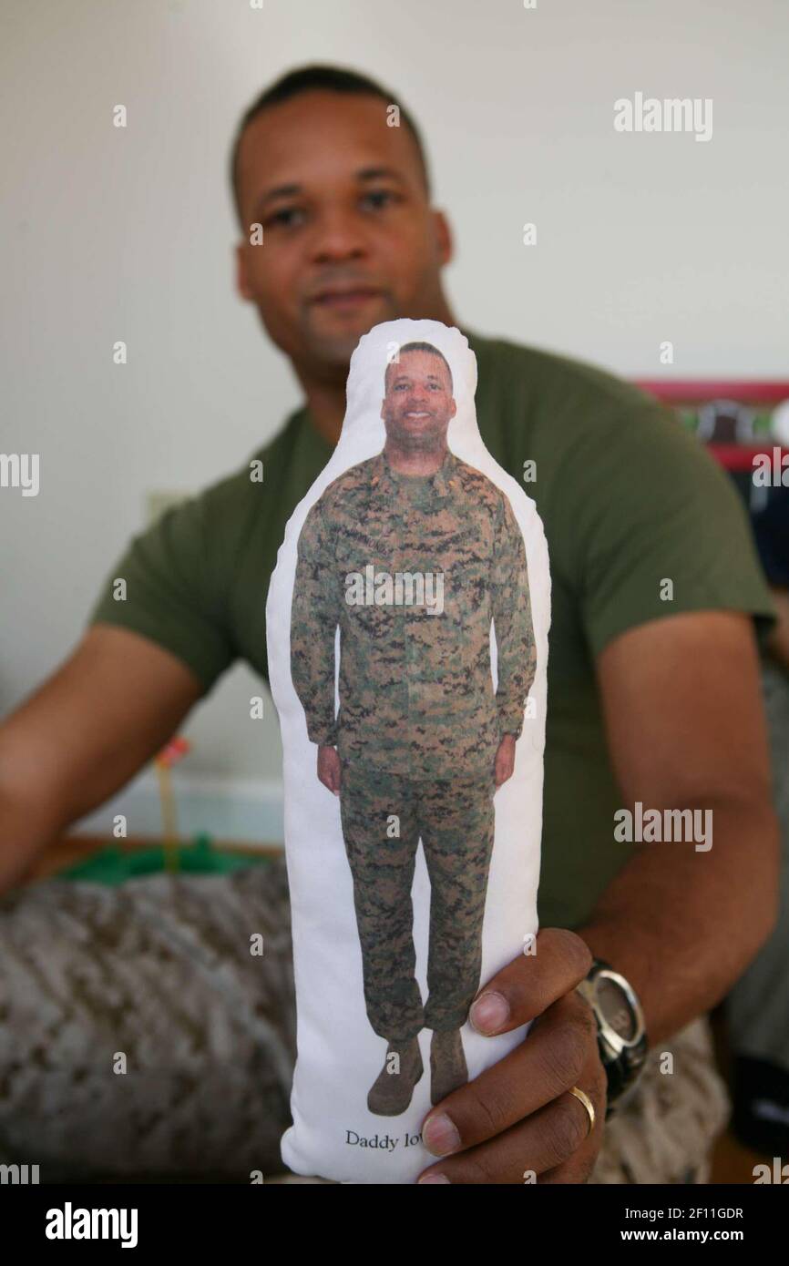 07 November 2009 - Alexandria, VA - Operation Hug-A-Hero is an ...