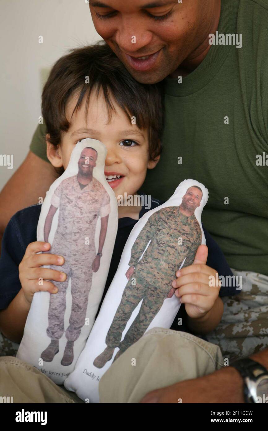 07 November 2009 - Alexandria, VA - Operation Hug-A-Hero is an ...