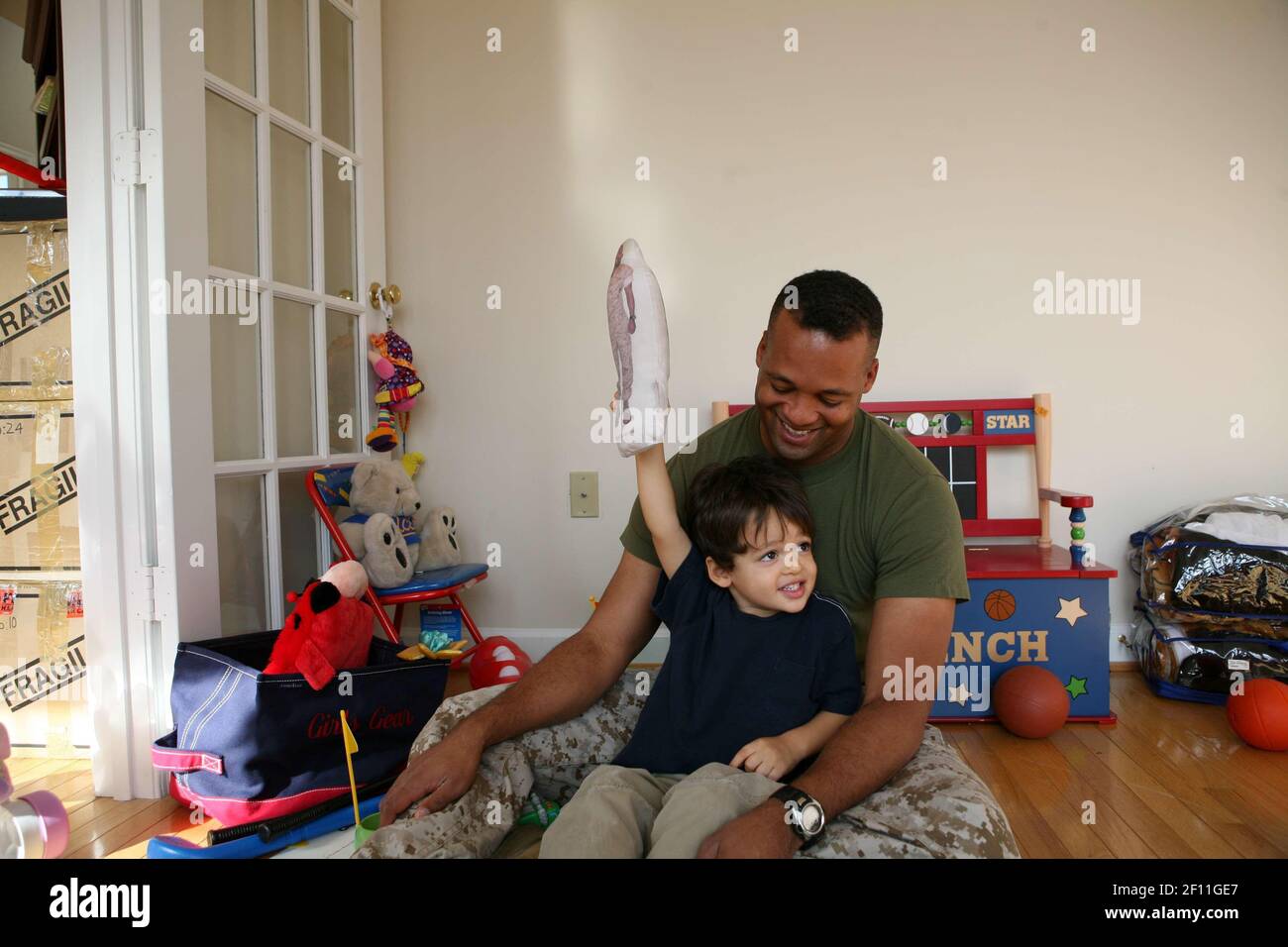 07 November 2009 - Alexandria, VA - Operation Hug-A-Hero is an ...