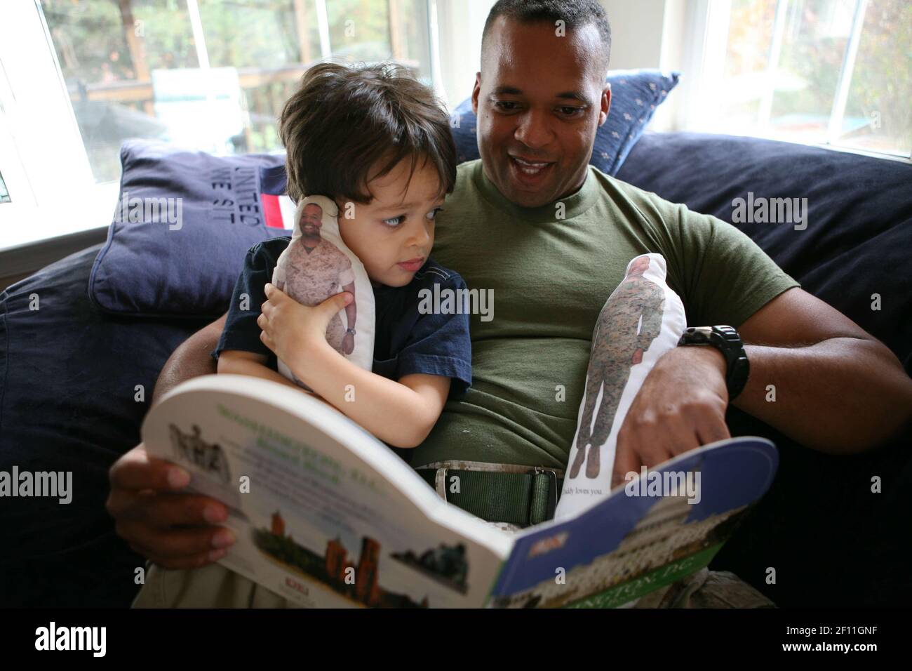 07 November 2009 - Alexandria, VA - Operation Hug-A-Hero is an ...