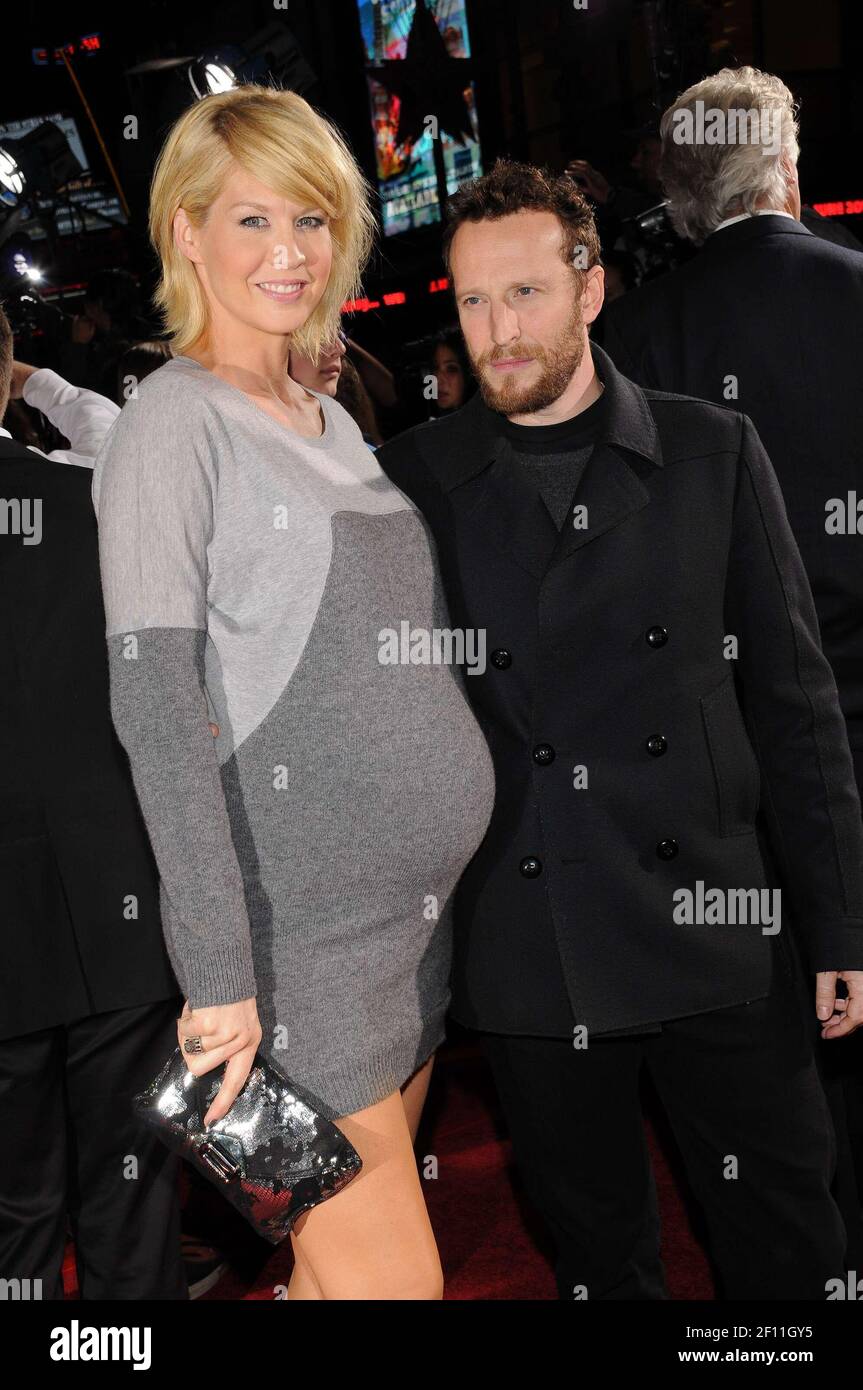Jenna Elfman Pics